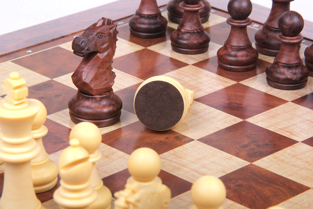 Unfoldable Magnetic Peach-wood Chess (Big size) – 2906 - SHANTOU UBON ...